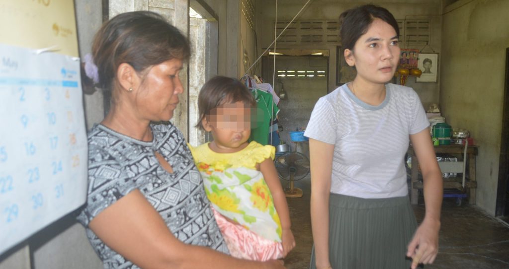 ธารน้ำใจแห่ช่วย 3 พี่น้อง ถูกแม่ทิ้ง ที่เมืองคอนฯ