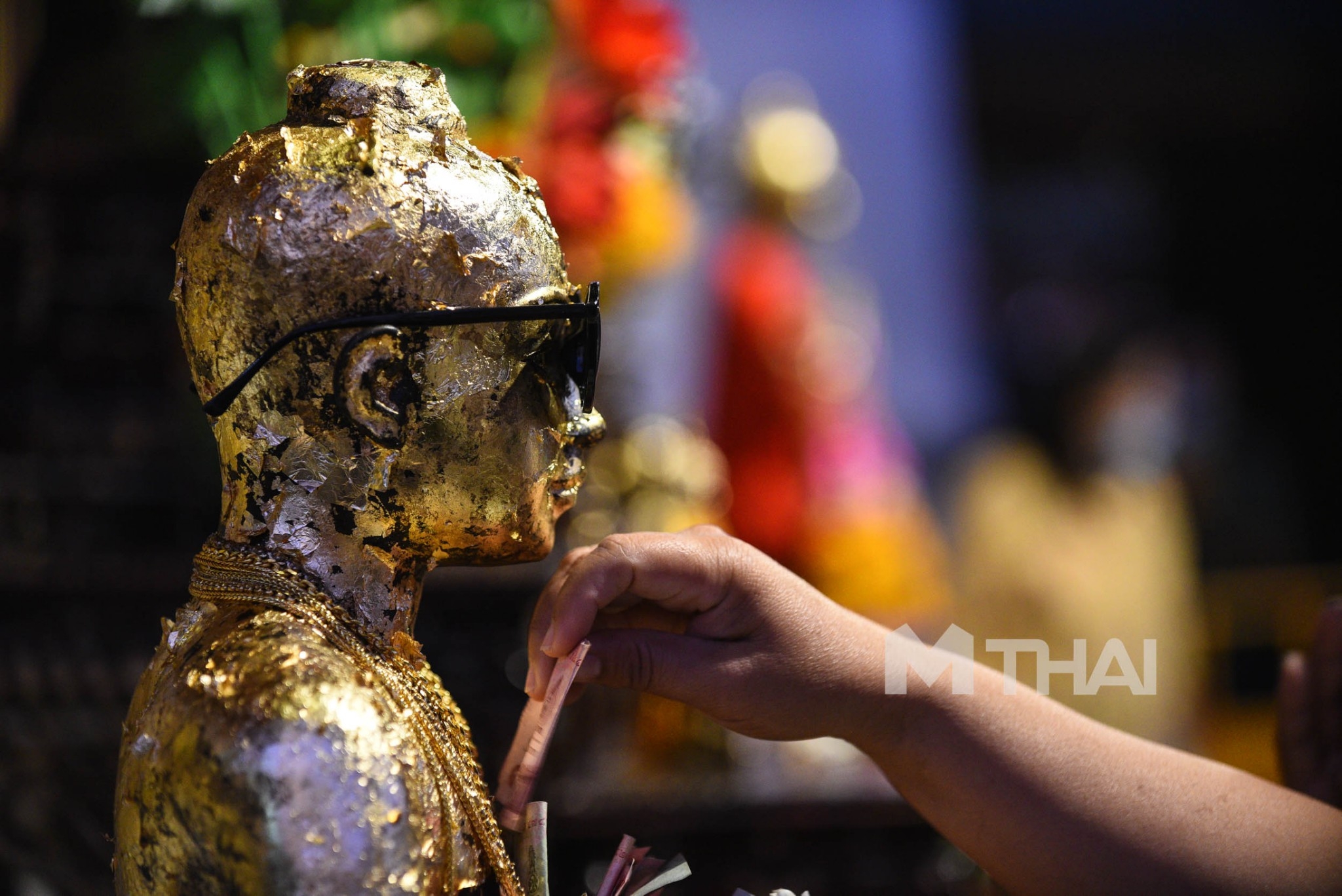 ประชาชนหลั่งไหล ขอพร “ไอ้ไข่ วัดเจดีย์” วันหยุดยาว