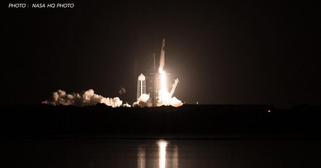 สู่ความเวิ้งว้างอันไกลโพ้น! เที่ยวบินแรก Crew-1 ของ NASA และ SpaceX