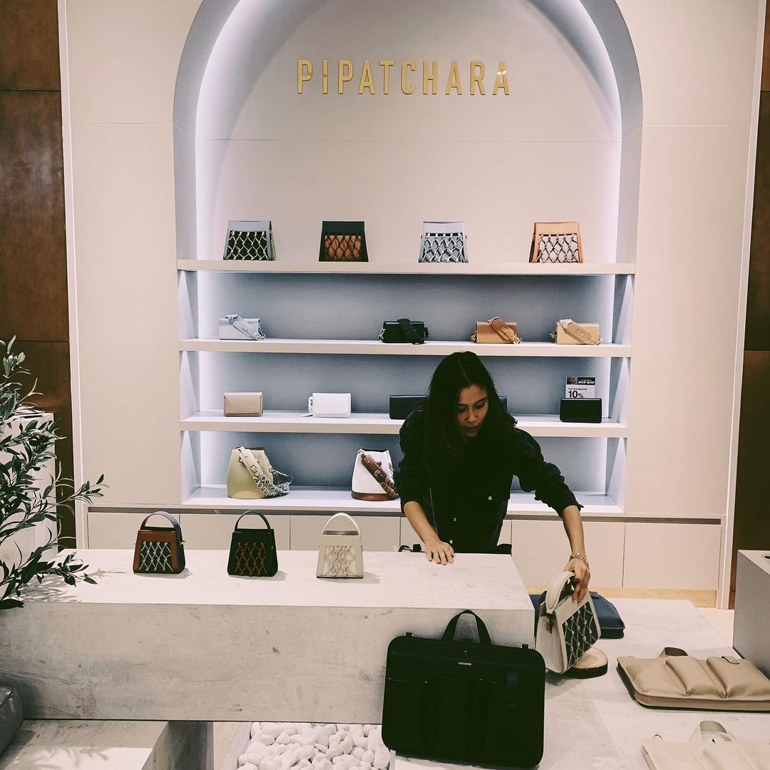 "เพชร ภิพัชรา" ผู้กุมหัวใจ "ฌอห์ณ จินดาโชติ" ดีไซเนอร์สาวเก่งเจ้าของ ...