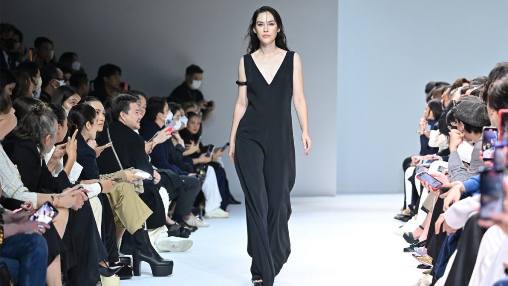 เต็มอิ่มแฟชั่นโชว์ระดับโลก BIFW2022 2 ดีไซเนอร์แบรนด์ดัง KLOSET และ VVON SUGUNNASIL ร่วมสร้าง ...