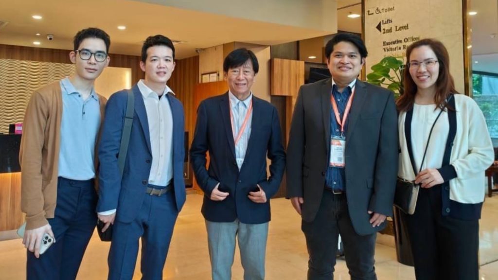 อาจารย์หมอชลธิศ นำทีม 6 แพทย์ธีรพรคลินิก ขึ้นบรรยายงานประชุมแพทย์นานาชาติ PAAFPRS ที่สิงคโปร์