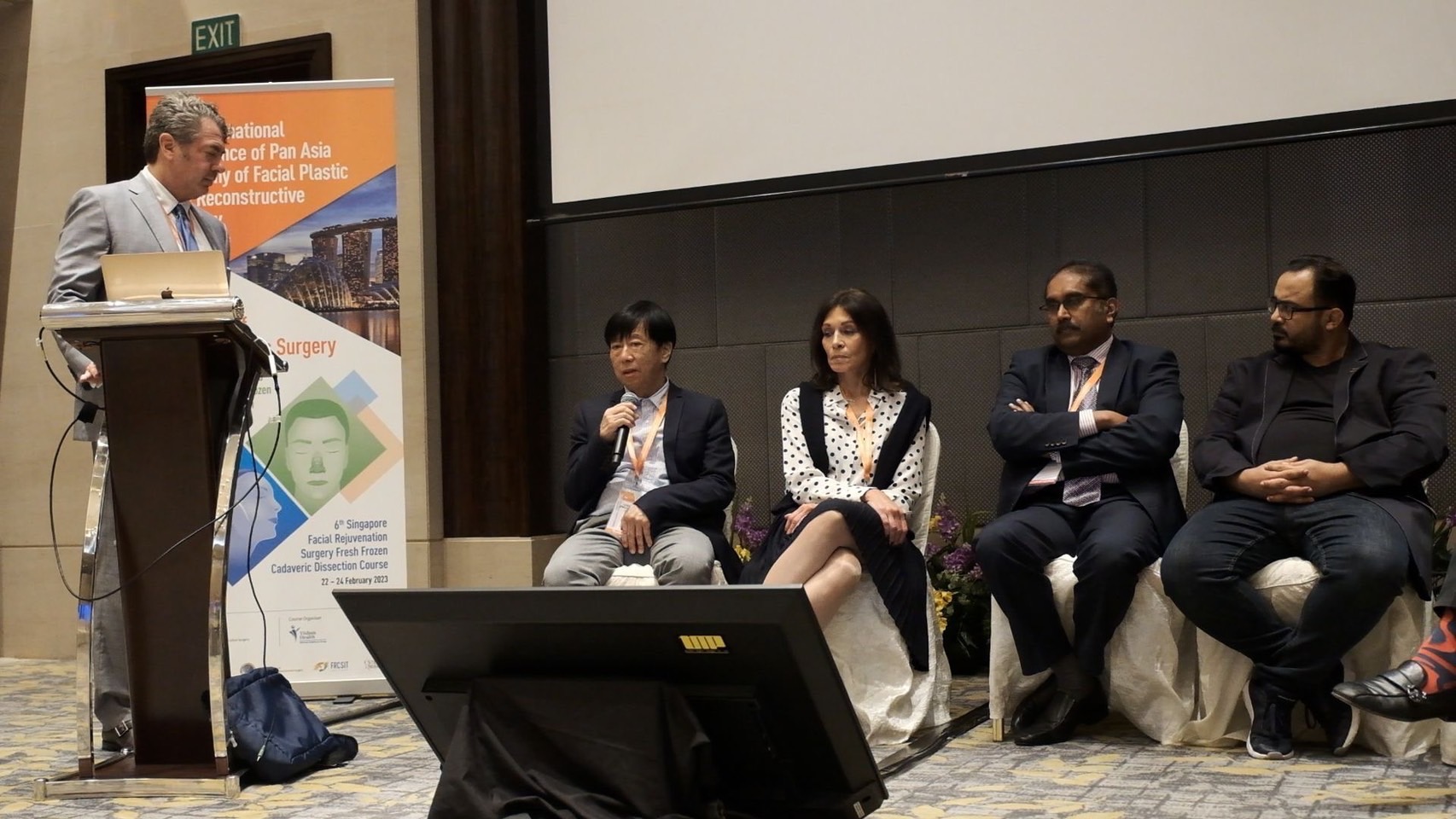 อาจารย์หมอชลธิศ นำทีม 6 แพทย์ธีรพรคลินิก ขึ้นบรรยายงานประชุมแพทย์นานาชาติ PAAFPRS ที่สิงคโปร์