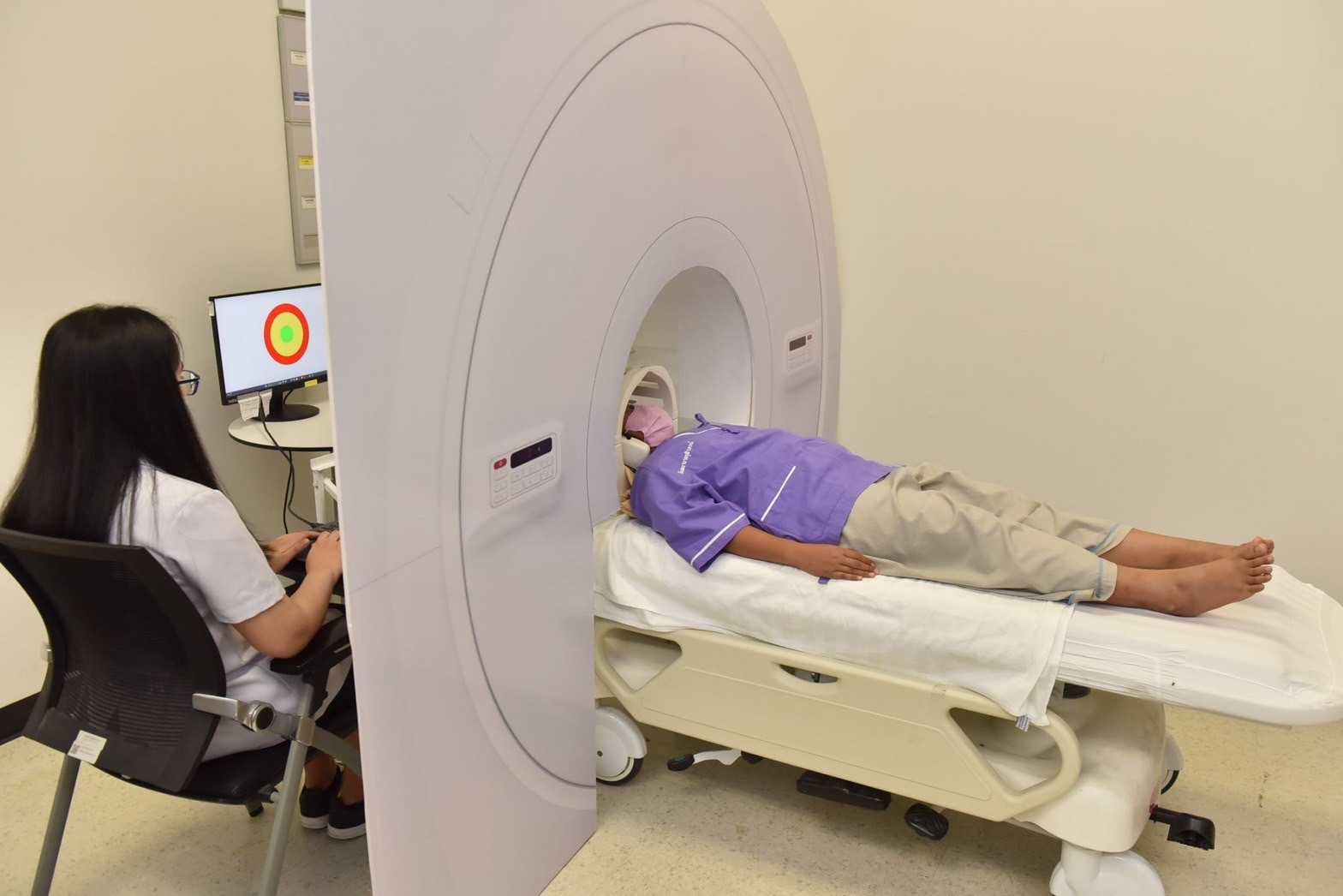 เปิดผลงานวิจัยชนะเลิศ เครื่อง MRI mock-scanner ช่วยลดการเคลื่อนไหว ...