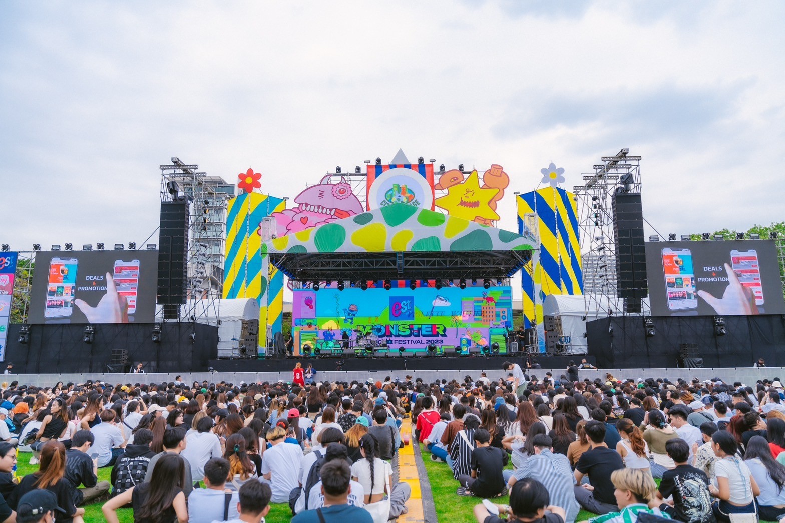 เทศกาลดนตรีที่ใหญ่ที่สุดในกรุงเทพของวัยรุ่น “est Cola Presents Monster ...