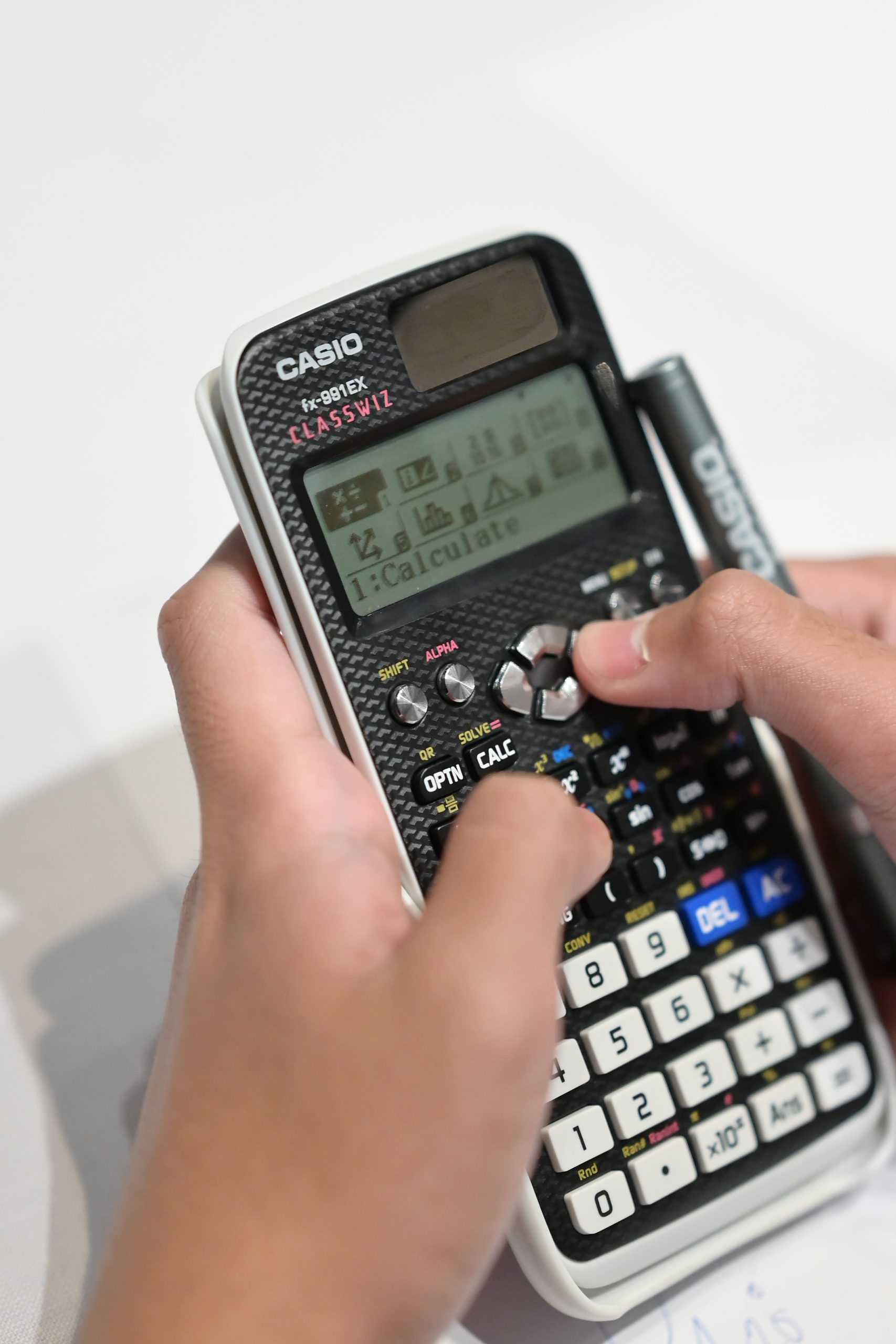 CMG ร่วมกับ CENTRAL THAM ร่วมบริจาคเครื่องคิดเลข CASIO เพื่อสนับสนุนการศึกษาของเยาวชนไทย