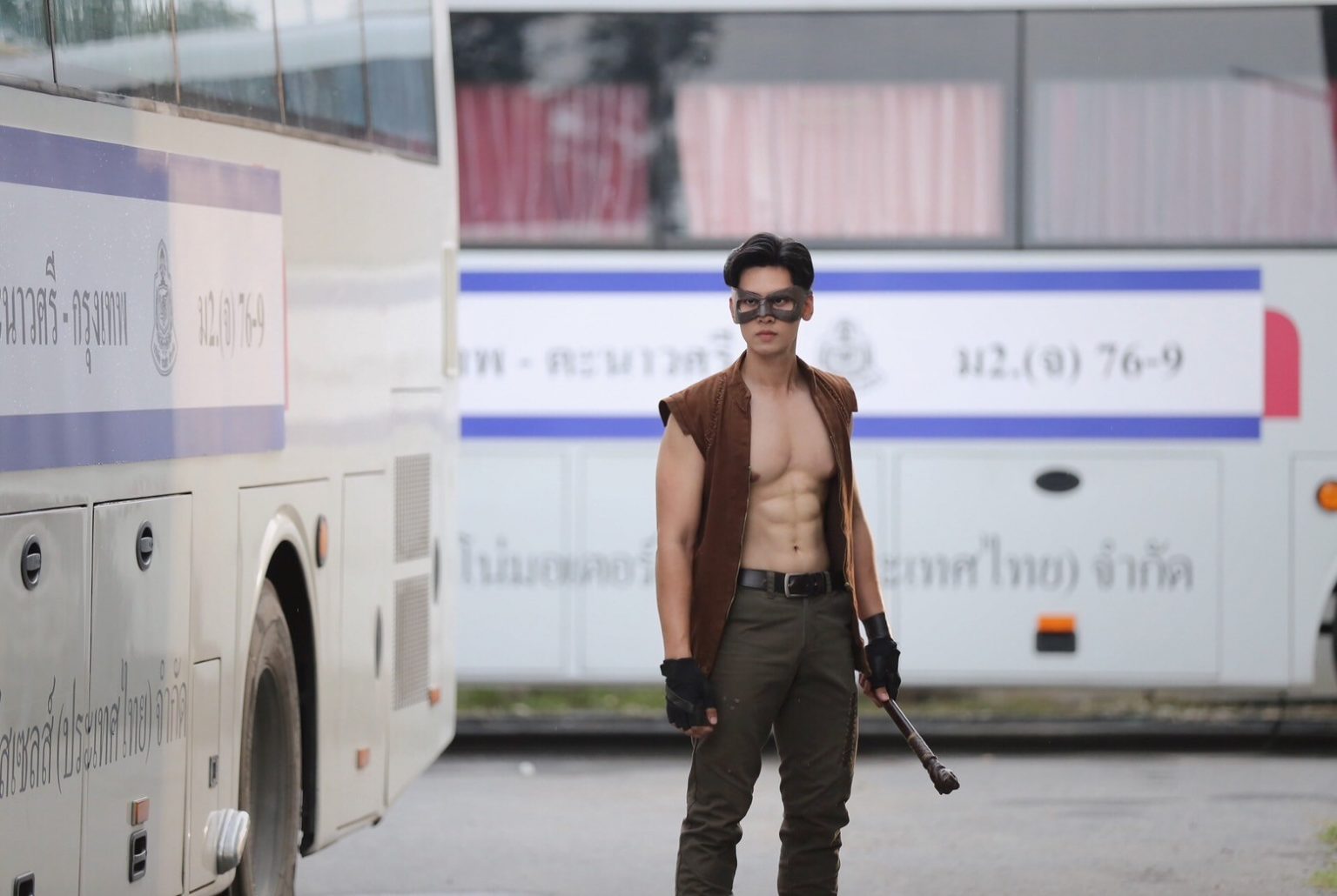 แทน บุรันช์รัตน์ สวมบท ลูกผู้ชายไม้ตะพด ฟิตจัดเต็ม ขึ้นสลิงครั้งแรกเจ็บจี๊ด